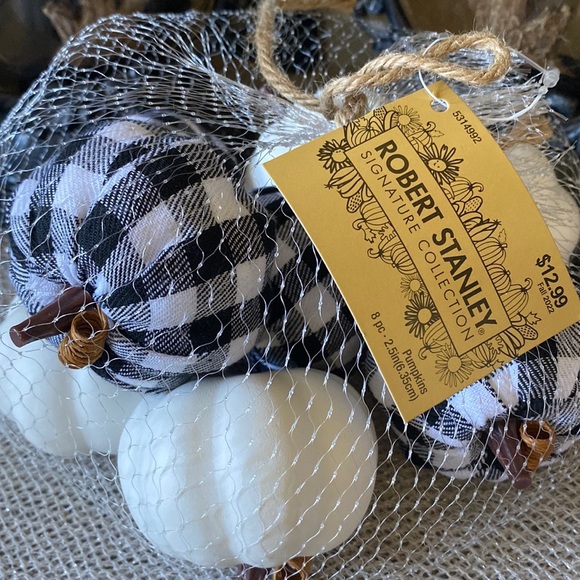 Robert Stanley | Holiday | Robert Stanley Signature Collection Pumpkins ...